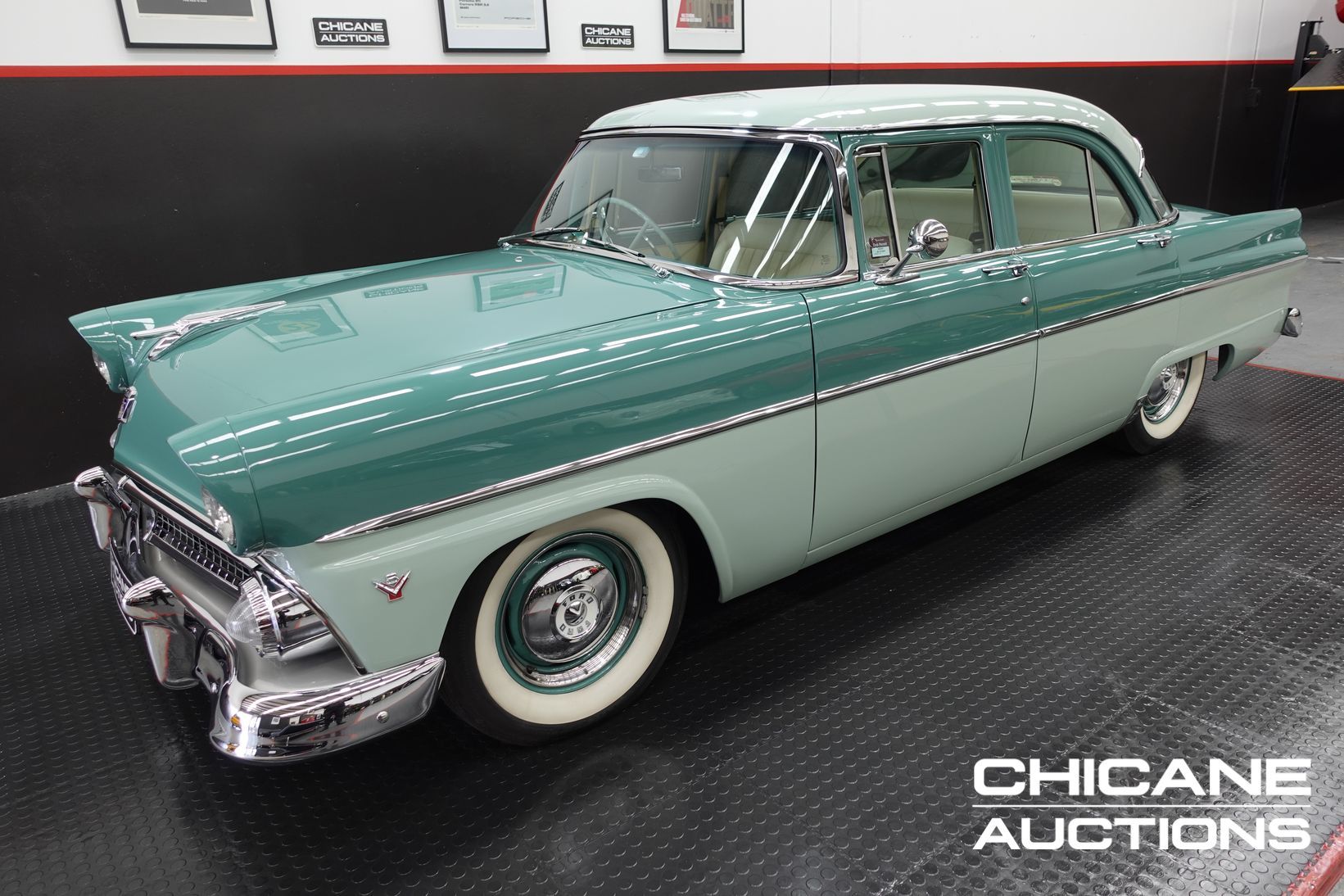 1955 FORD CUSTOMLINE - CHICANE AUCTIONS