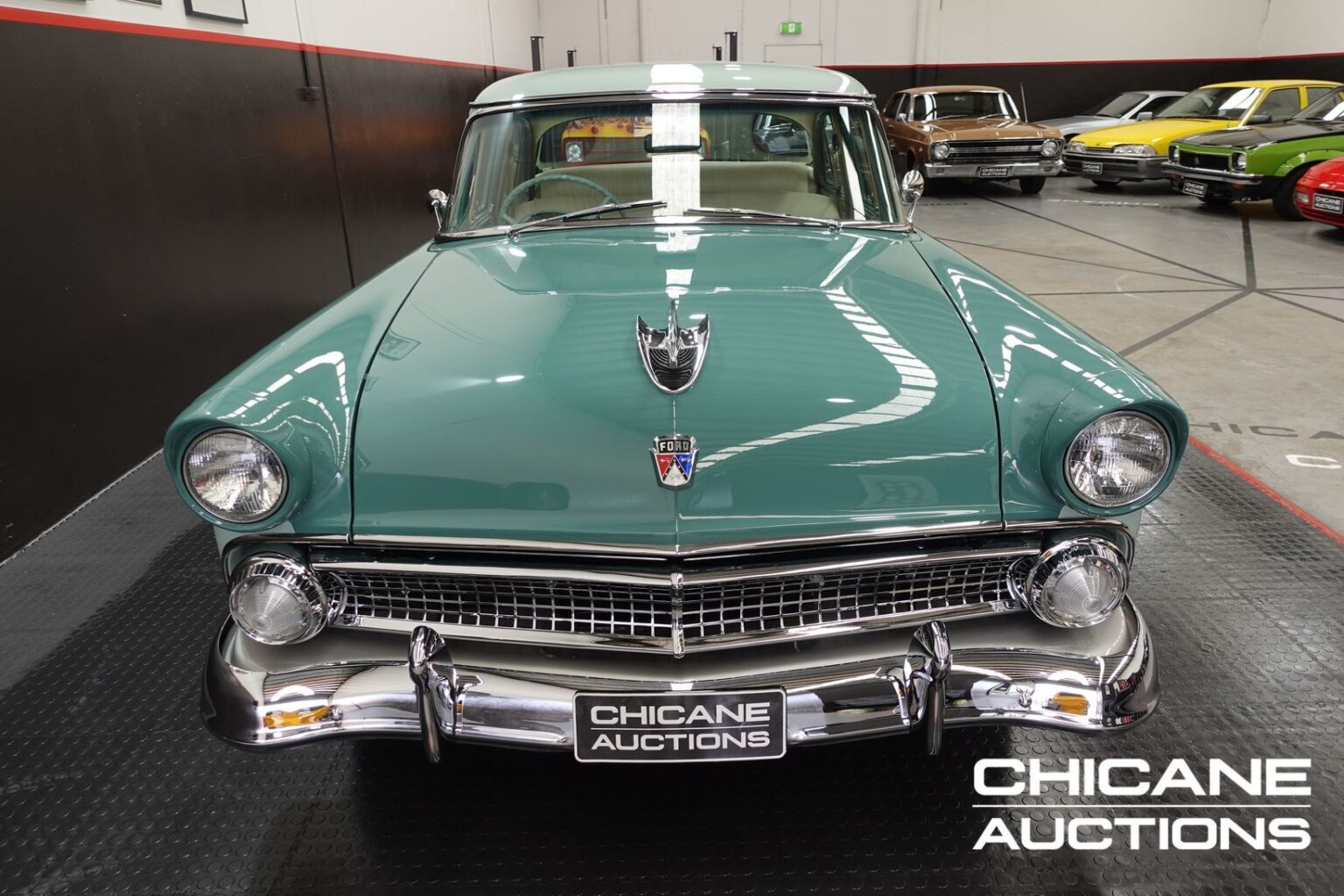 1955 FORD CUSTOMLINE - 1168 - CHICANE AUCTIONS