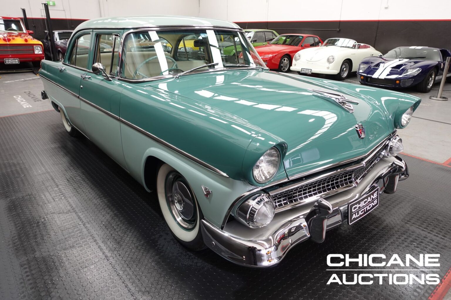 1955 FORD CUSTOMLINE - 1168 - CHICANE AUCTIONS